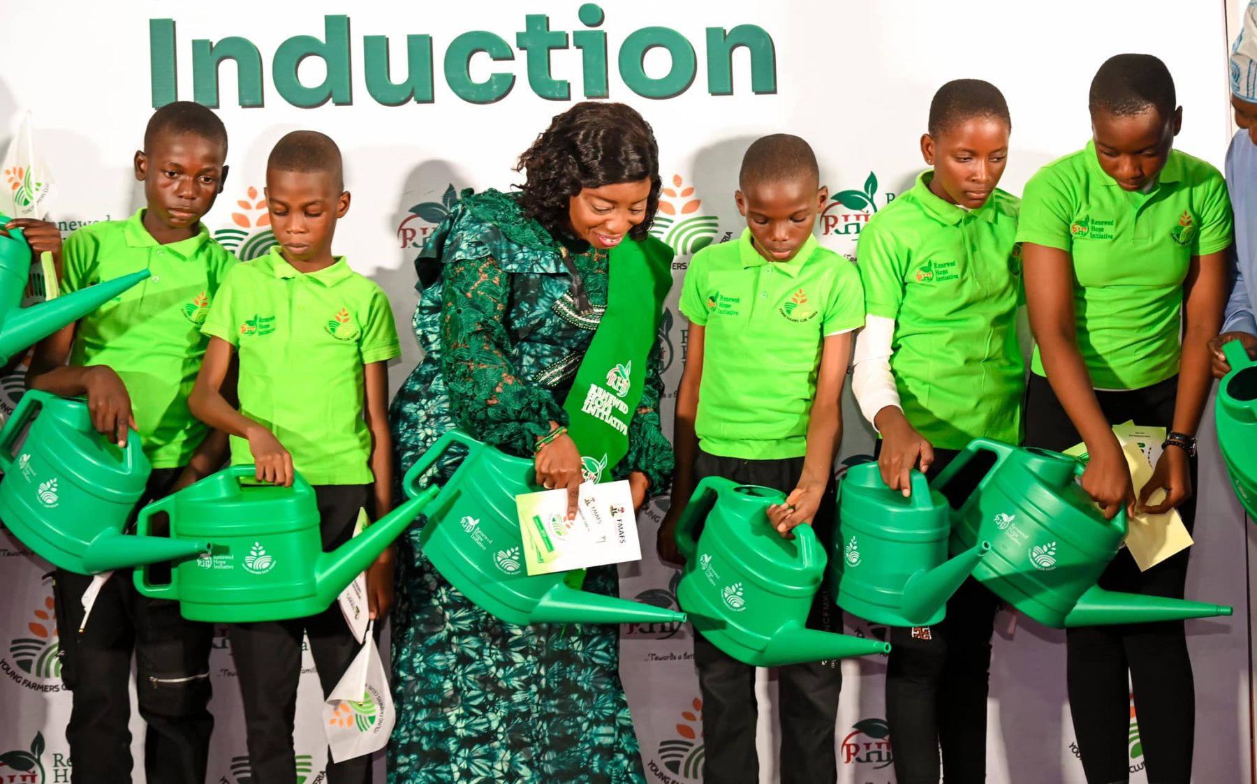 Lagos First Lady Inducts Over 700 Students to Young Farmers Club ...
